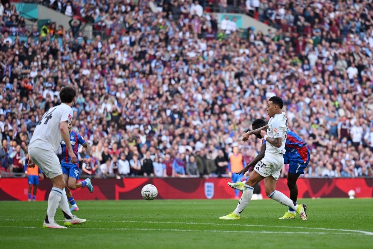 Crystal Palace 3-0 Aston Villa LIVE - Sarr scores again to send Palace ...
