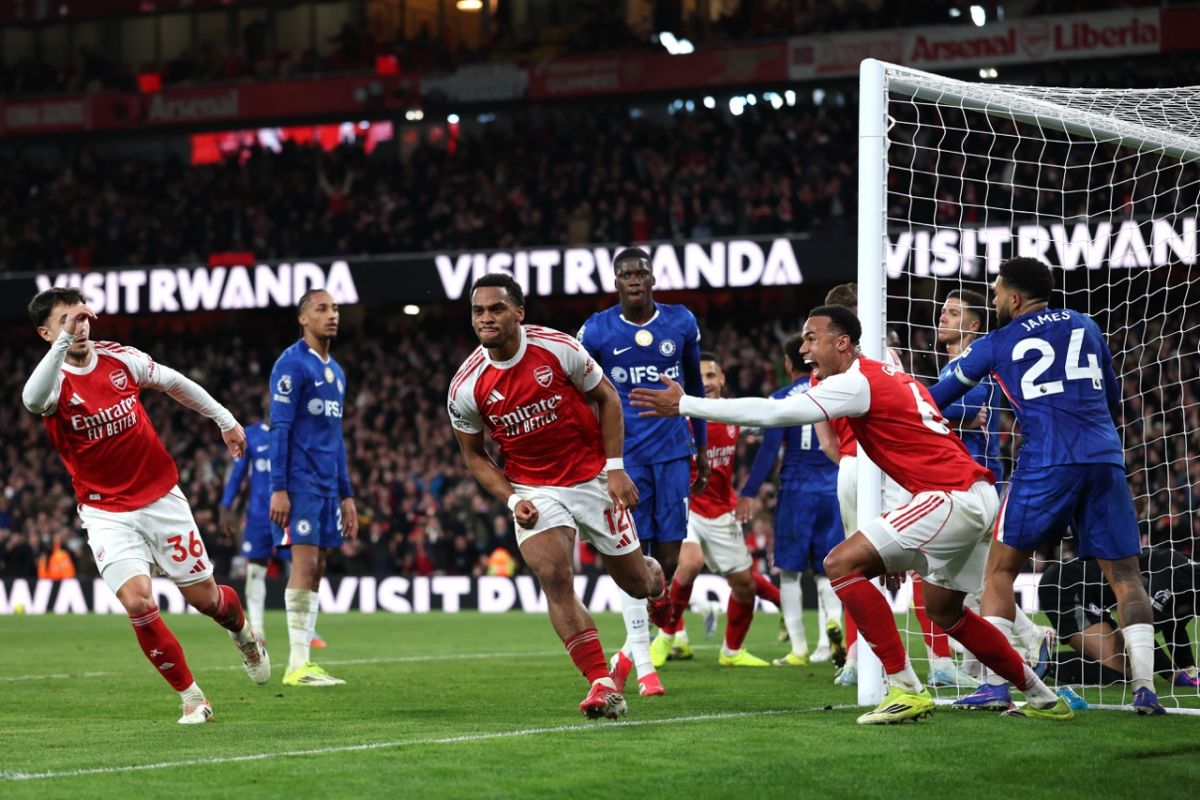 Arsenal 2-1 Chelsea LIVE - Hosts hold on for vital win - Hayters